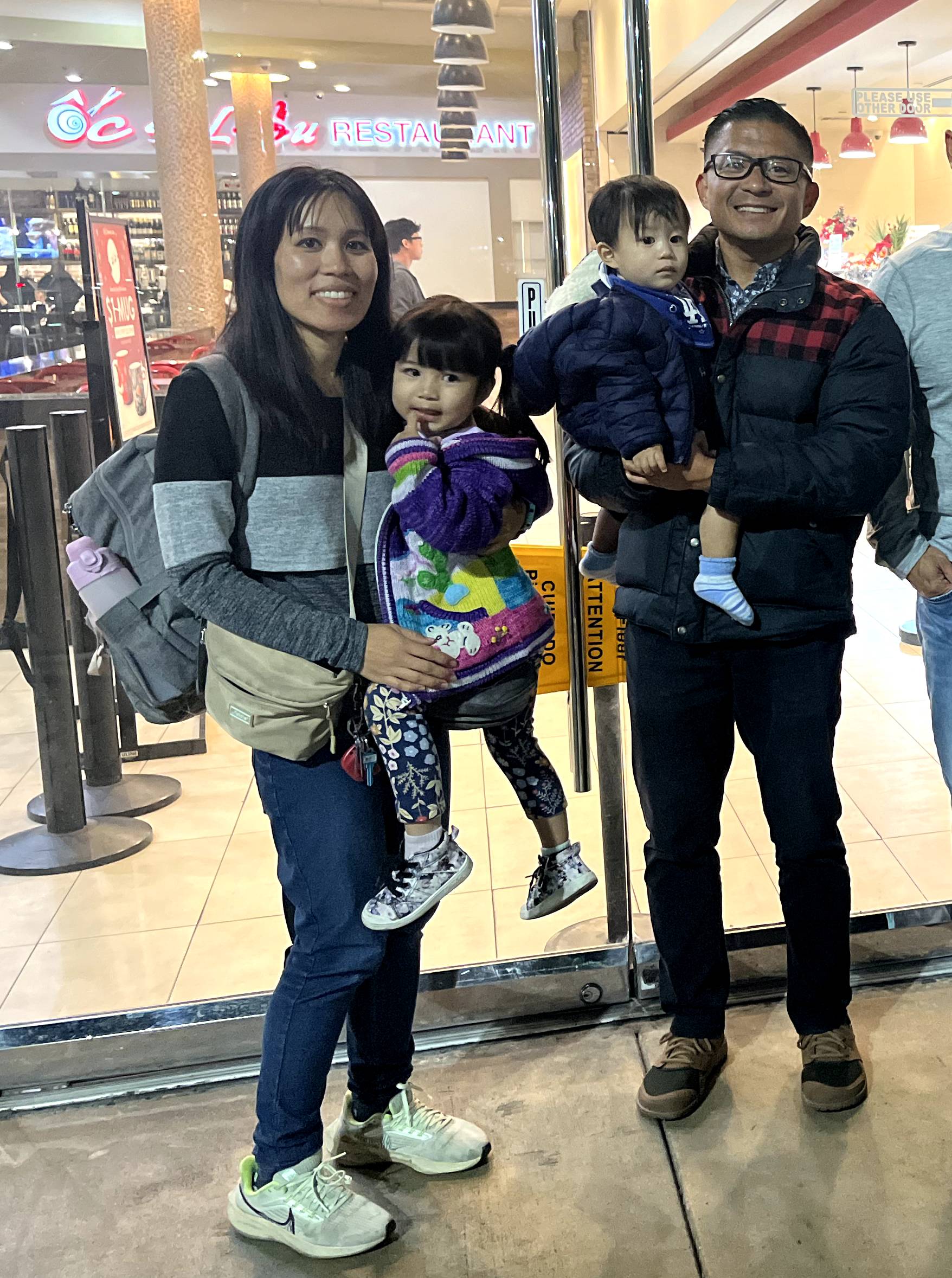 Tushbaby Carrier Review: Is Tushbaby Worth it? | Diapers To Destinations